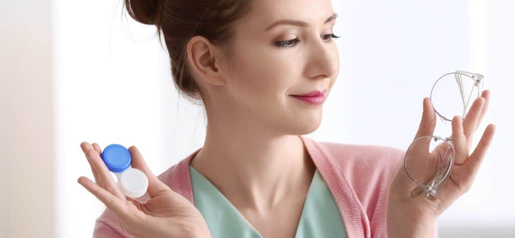 Occhiali da lettura o lenti a contatto? - Lesebrille.de